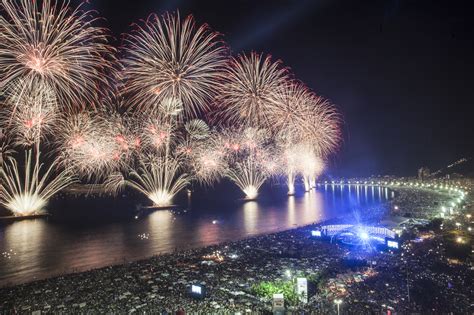 Réveillon2018 Copacabana festeja a virada do ano muita pirotecnia
