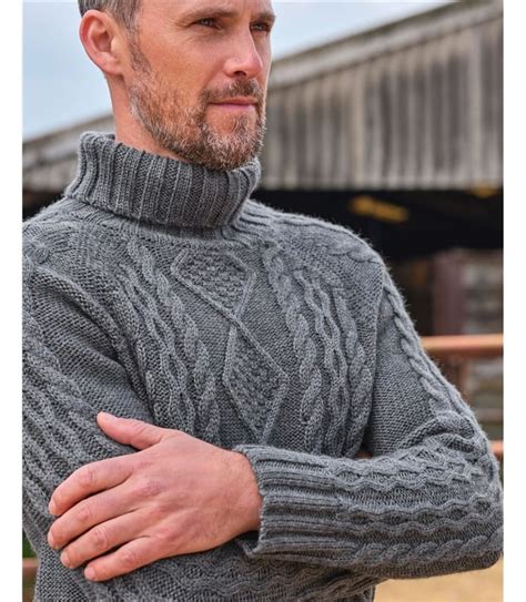 Düsteres Anthrazit Rollkragenpullover mit Aran Zopfmuster aus reiner