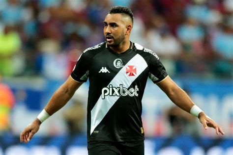 Atuações ENM Payet e Praxedes se destacam em vitória do Vasco veja notas