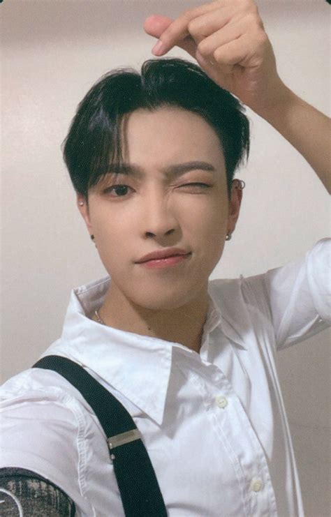ATEEZ THE WORLD EP 1 MOVEMENT HONG JOONG Trading Card ありある まんだらけ