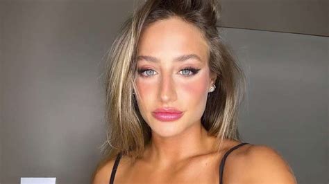 Bruna Griphao usa biquíni cavadíssimo e rouba a cena em praia de Miami