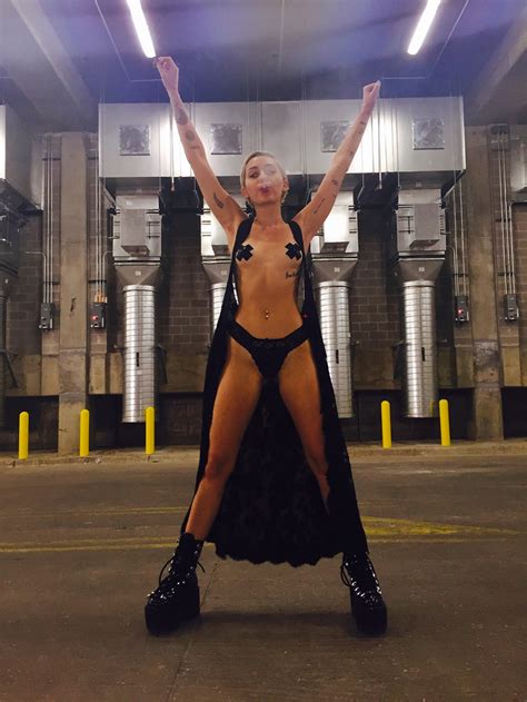 Naked Miley Ray Cyrus Added 07 19 2016 By