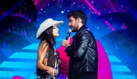 Gustavo Miotto E Ana Castela Protagonizam Beijo No Palco Do Teleton