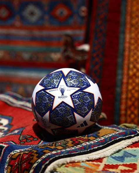FutbolArena on Twitter Şampiyonlar Ligi final topu Kapalıçarşı da