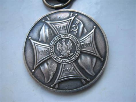 ODZNACZENIE MEDAL ZASŁUŻONYM NA POLU CHWAŁY 1944 VIRTUTI MILITARI