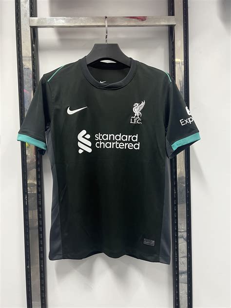 Nouveaux Maillots Liverpool