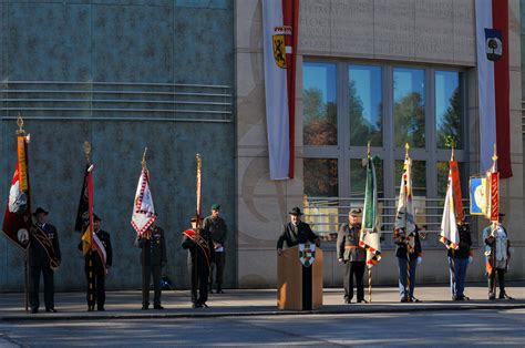 Bundesheer Aktuell Das Feuer Der Tradition Weiterzutragen