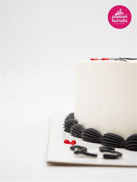 Karikat R Izim Naked Cake