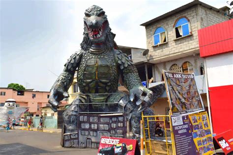 Los monigotes de la calle 6 de Marzo de Guayaquil una tradición