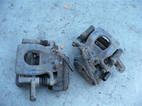 NISSAN QASHQAI II J11 ZACISK HAMULCOWY TYŁ L P ELE 7631342392