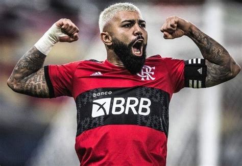 Gabigol entra para lista seleta na Libertadores e supera Zico e Pelé SBT