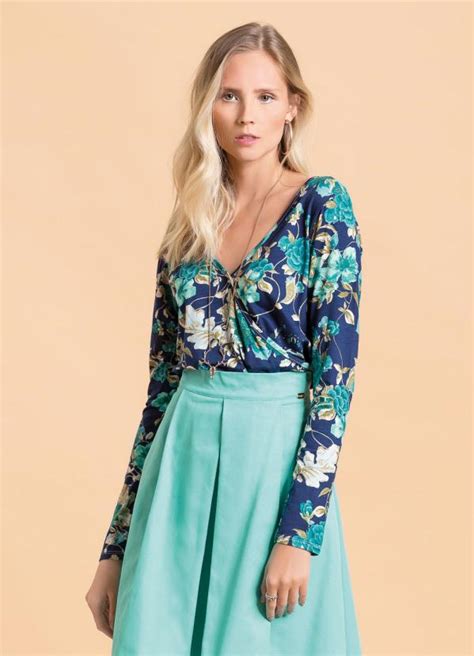 Blusa Floral Quintess Decote Transpassado Quintess