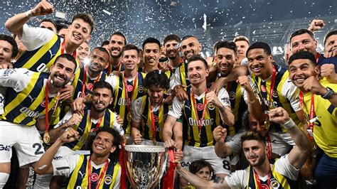 Fenerbah E Yeni Sezon Formalar Tan T Ld I Te Sezonunda Sar