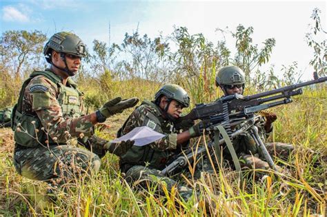 Fornovo III 12ª Brigada de Infantaria Leve Aeromóvel se adestra para