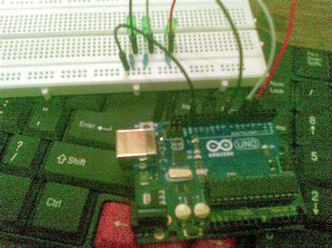 praktik proyek membuat blink tiga led dengan arduino