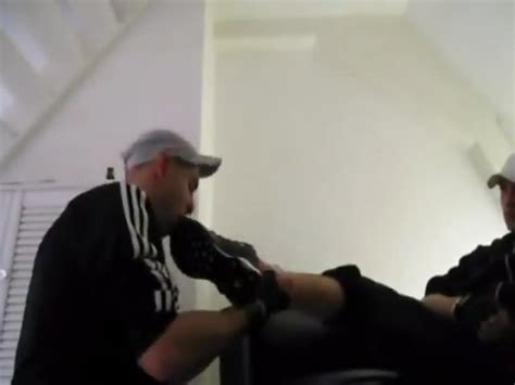 Athletischer Typ Gibt Seinem Freund Einen Handjob Gayfreude