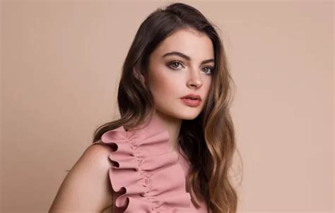 Скачать обои girl model pretty face brunette pose make up