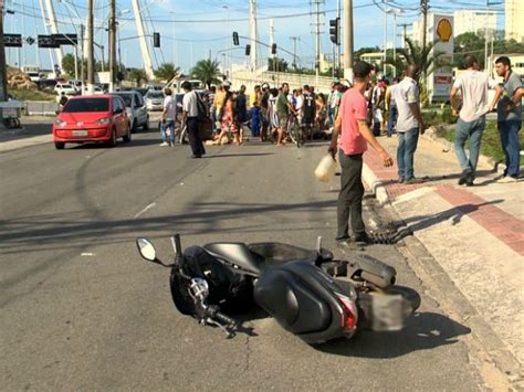 G Motociclista Morre Ap S Bater Em Poste Em Vit Ria Not Cias Em