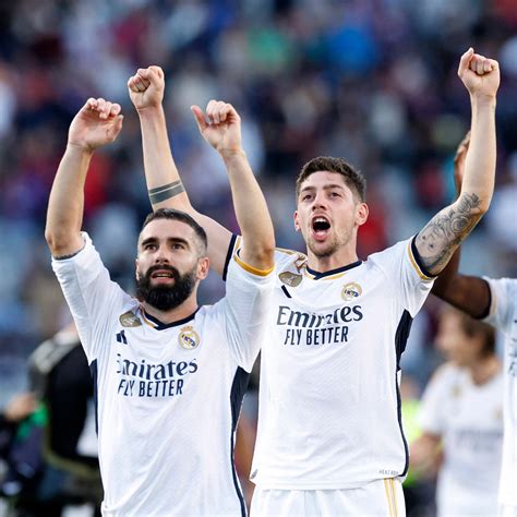 Real Madrid Thrash Old Rivals Barcelona 4 1 To Win Super Cup
