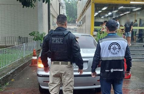 Mulher suspeita de receptação é presa na Rodovia Rio Santos Polícia
