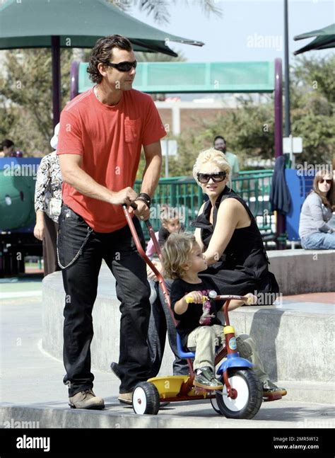 Gwen Stefani y Gavin Rossdale pasan un día en un parque infantil local