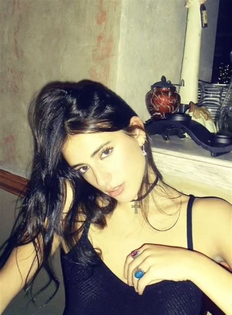 Pin By Ella On Inspodumppp Vol 6 French Girl Aesthetic Pretty