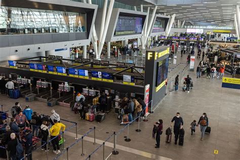 Tráfico aéreo en Santiago anota mayor nivel en al menos 8 años La Tercera