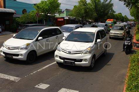 PUNCAK ARUS BALIK JALUR TENGAH NGAWI SOLO ANTARA Foto