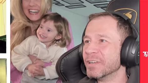 Filha de Tiago Leifert invade vídeo do pai e rouba a cena
