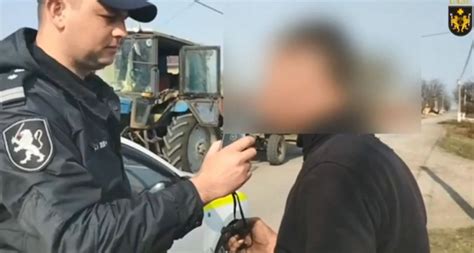 Un Barbat Prins Baut La Volanul Unui Tractor La Balti VIDEO