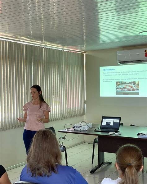 Merendeiras Da Rede Municipal De Ensino Participam De Treinamento Sobre