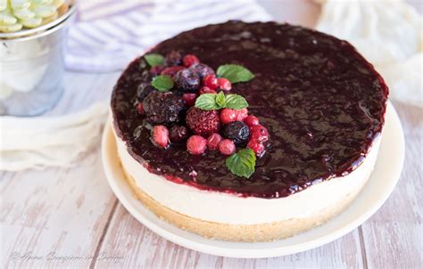 CHEESECAKE CON CONFETTURA DI FRUTTI DI BOSCO