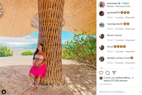 Simone posa de biquíni e exibe barriga de grávida durante viagem em