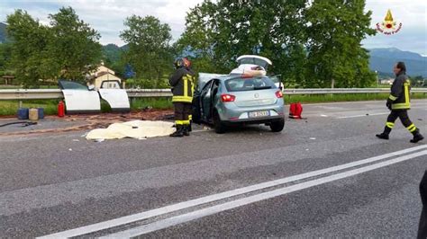 Incidente Stradale A Cornuda Due Morti E Cinque Feriti Gravi In Uno