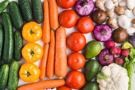 Variedade de legumes frescos Foto Grátis