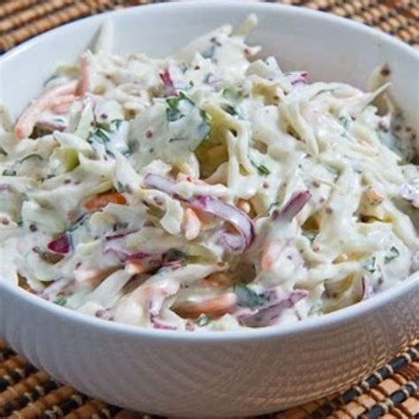 Salada de repolho creme de leite opção prática para refeição rápida