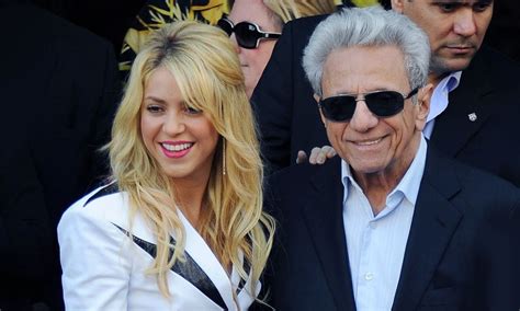 Shakira felicita al héroe de su vida su padre