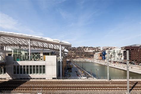 Lyon Confluence Pôle de commerces et de loisirs