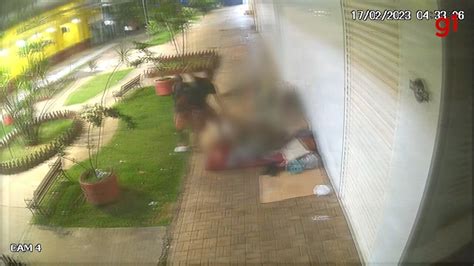 Vídeo Vídeo mostra momento em que homem é morto a pauladas no centro