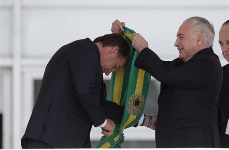 Bolsonaro toma posse como presidente da República 01 01 2019 UOL