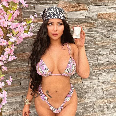 Maeva Ghennam Torride En Mini Bikini Fleurs Sur Instagram Cultactu