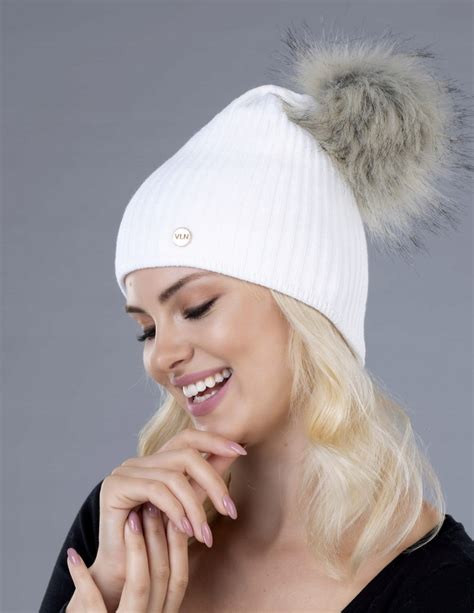 MODNA CZAPKA DAMSKA W PRĄŻEK Z POMPONEM ZIMOWA 12691673616