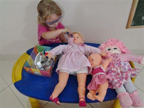 Lá vem Lalá Brincando de médico