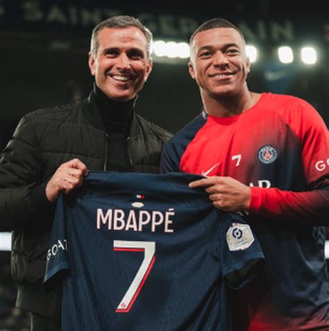 PSG Monaco Kylian Mbappé a porté un nouveau maillot spécial