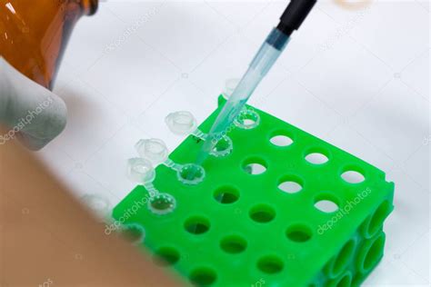 La electroforesis en gel de agarosa es un método de electroforesis en
