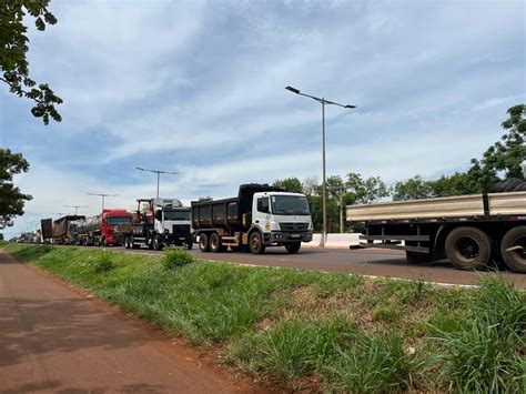 Rodovia entre Dourados e Itaporã está bloqueada por indígenas em