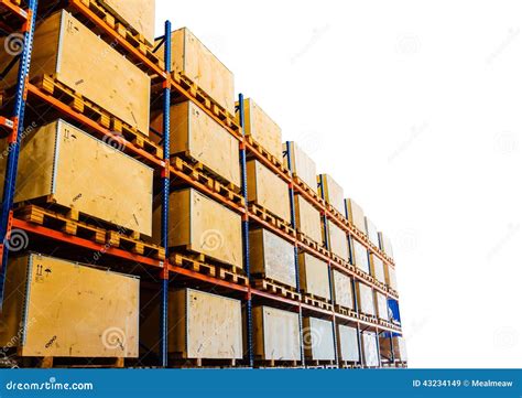 Filas De Estantes Con Las Cajas En Almacén De La Fábrica Imagen de