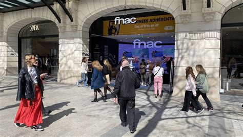 Avec le départ de la Fnac sur les Champs Elysées l avenue est partagée