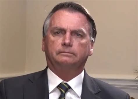 Bolsonaro pretende voltar ao Brasil nas próximas semanas FOLHAMAX