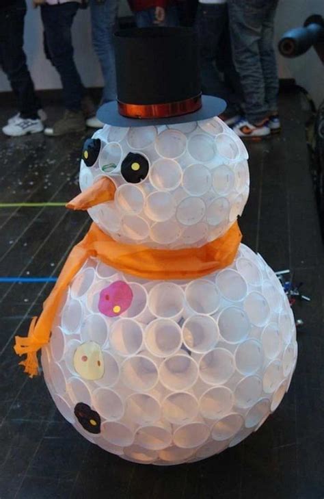 Cómo hacer un muñeco de nieve con vasos de plástico Ideas y Tips